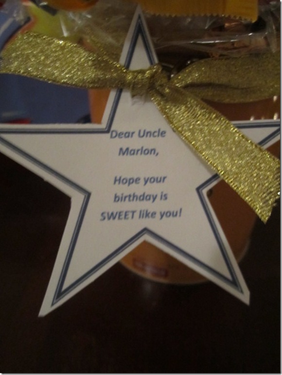 Super Easy Gift Idea: Candy Bar Arrangement - Made by Carli